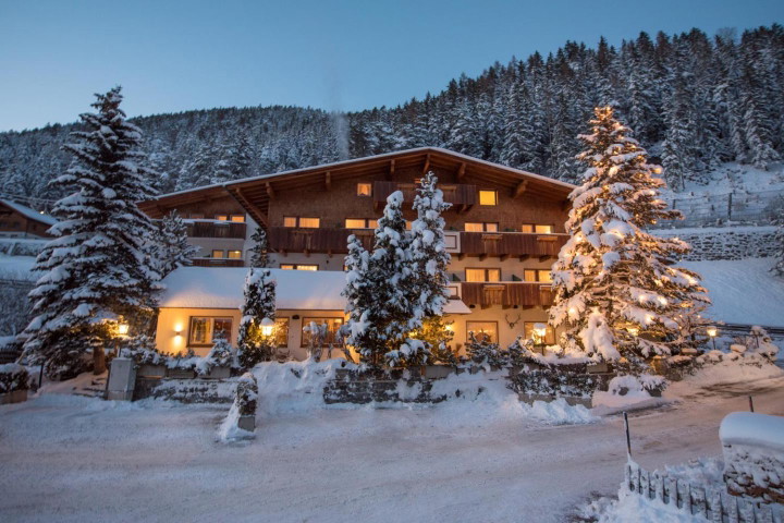 Hotel Pettneuerhof - Saint Anton am Arlberg