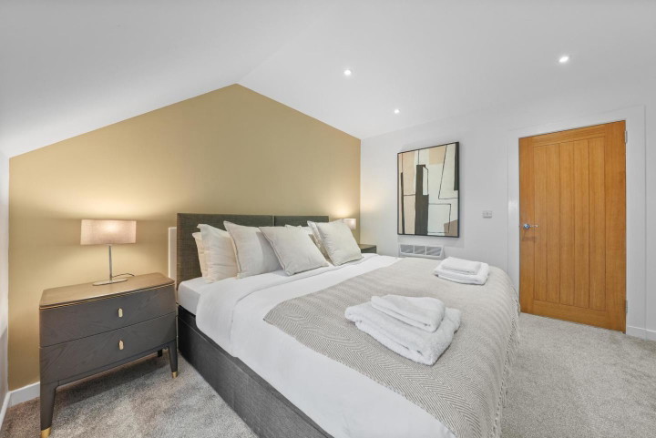 2 Bed Penthouse Apartment With Free Parking - 200m To Beach - 5 Mins From Town Centre - Ideal For Contractors - Ayr, UK