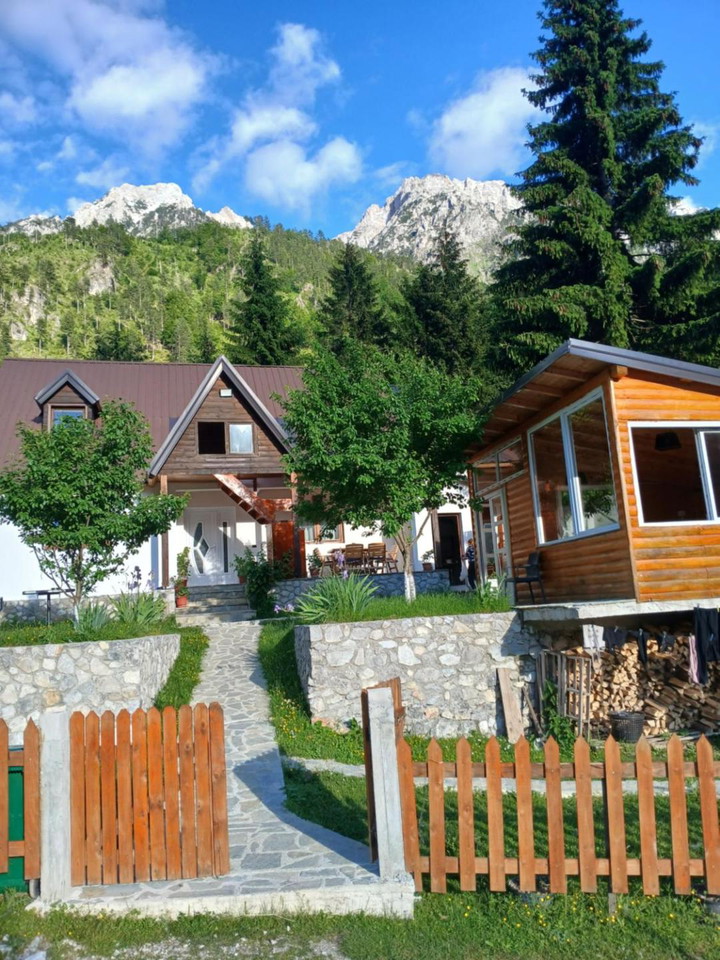 Bujtina Albjoni - Albania