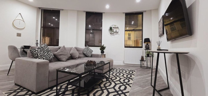 Abbey Corner By Nivaas-located In The Heart Of The City Centre-5 Minute Walk To Train Station-20 Minutes To London Via Train - Wokingham