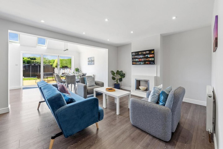 3br 2ba, Free Parking, 5 Mins Lgw, Fast Wi-fi - Crawley