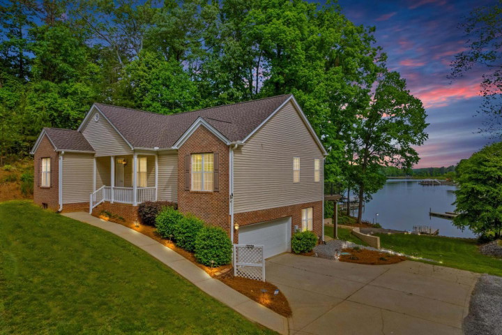 Castaway Cove -Lake Norman Waterfront Home With Private Dock - Denver, NC