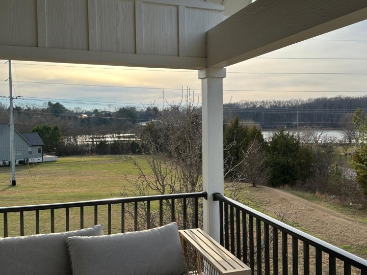 4-bedroom Lake House In Twin Creeks Winchester Tn With Lakeview's, Hot Tub, Pool - Tennessee