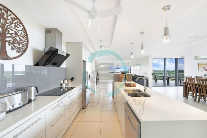 Zen Luxury: 2-story 4-br Penthouse In Darwin City With Mindal Markets & Harbour Views - Australia