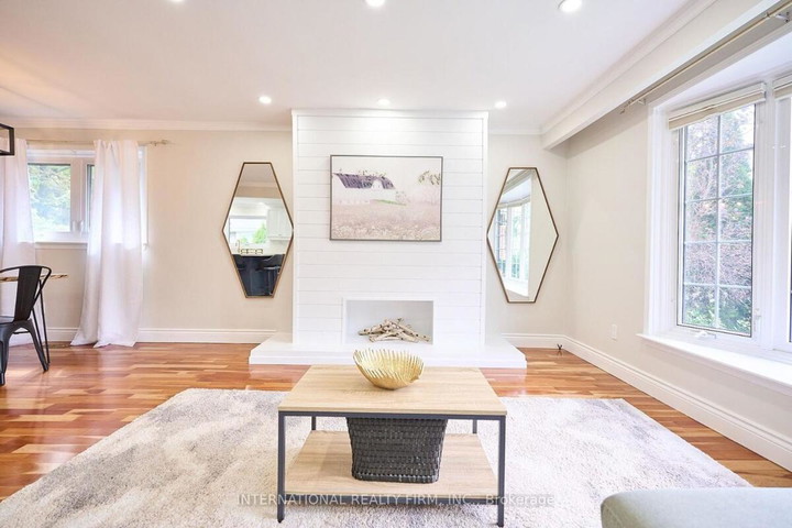 Modern Cozy Bungalow - Oakville