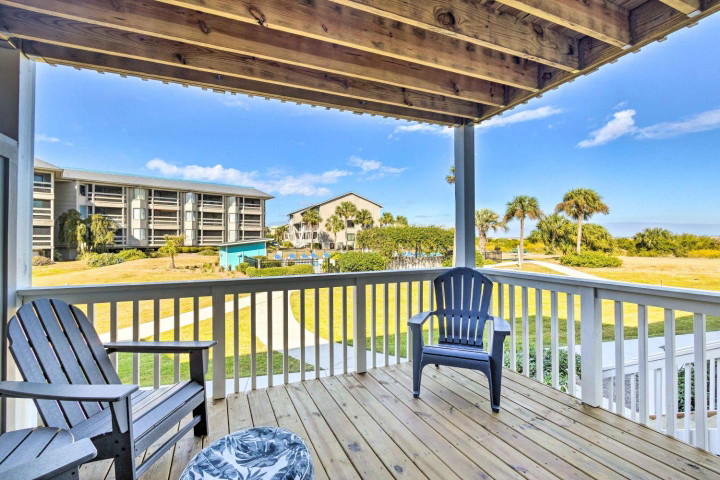 St Helena Island Condo W/ Pool & Beach Access! - Edisto Beach, SC