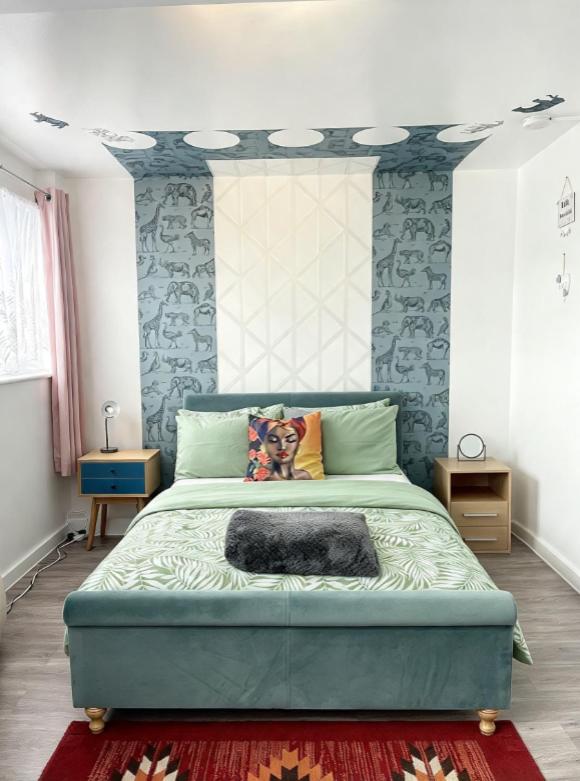 12 Penn Gardens- Apart 2 - Romford