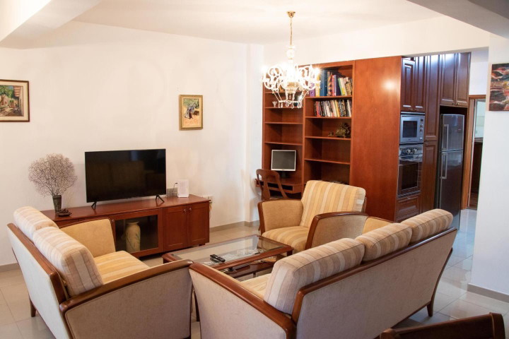 Luxury Apartment, Near Pinikoudes Beach - Larnaca