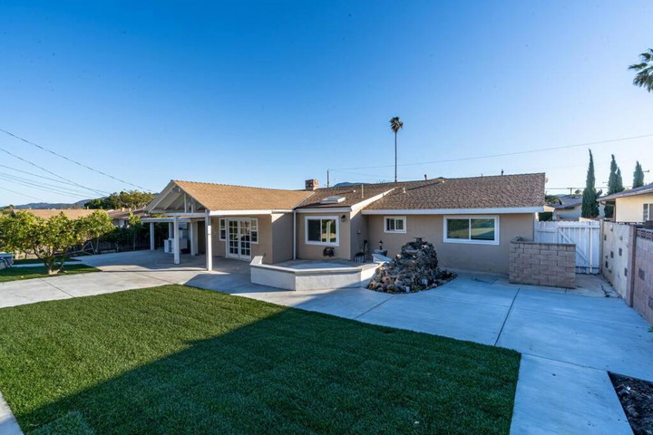 Modern 3 King Beds, Beautiful Large Backyard, Wfh, Long Stays, Waterfall, Wi-fi, Fwy, 25 Mins To Beach - Camarillo, CA