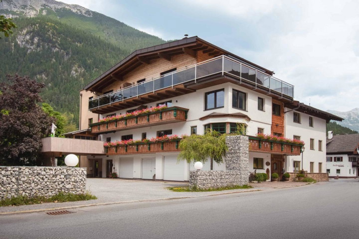 Appartement Pension Strolz - Reutte