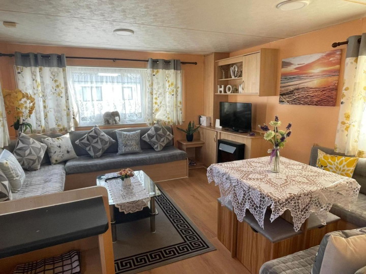 Bright Family Caravan With Deck & Bbq At Seawick Holiday Park, Clacton - Mersea Island