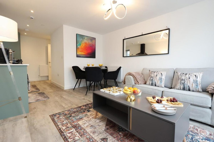 Cardiff Central Luxury Apartment With Balcony With Hot Tub And Free Parking - Barry