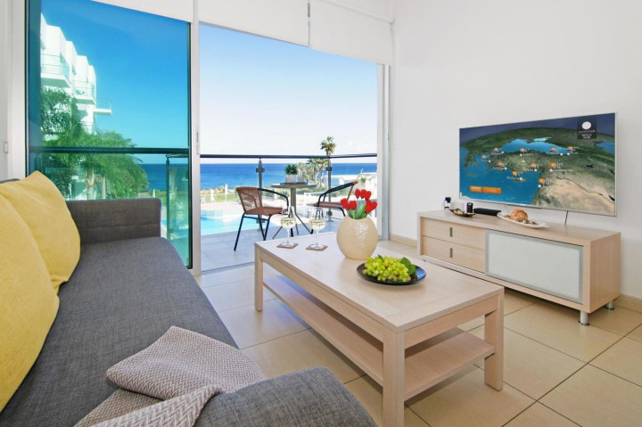 Meryl - Coralli Beachfront Apartment - Ajia Napa