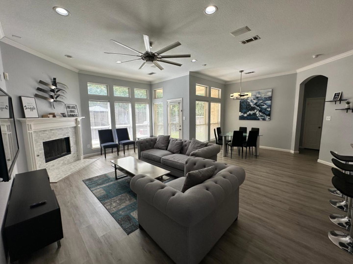 New Spacious 5-bedroom Home For Large Family - Dallas, TX