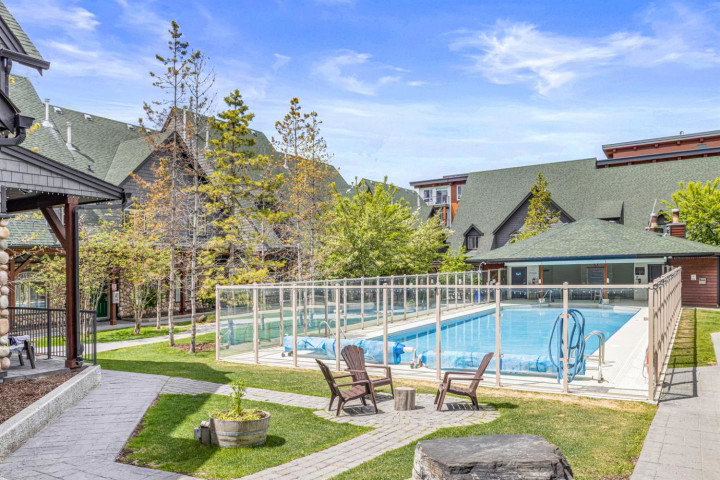 Mystic Chalet- Views, Pool, Hot Tub, Pets - Managed By Little Sister Getaways - Alberta
