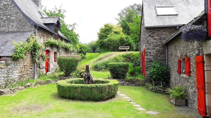 Maison De Contes En Amoureux - Dinan