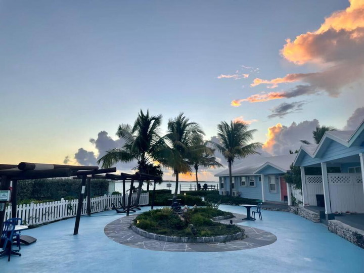 Beautiful Villa Just Steps Away From The Beach! - Bahamas