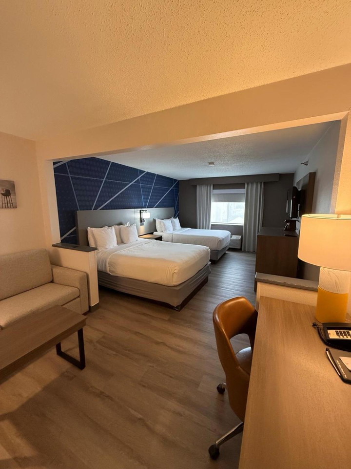 Comfort Suites Lincoln North - Lincoln, NE