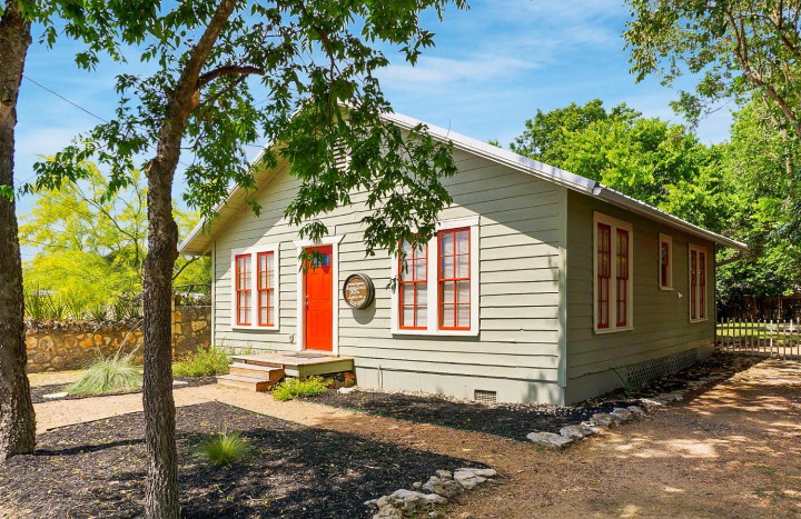 Bungalows On The Square- Unit 1 - Wimberley, TX