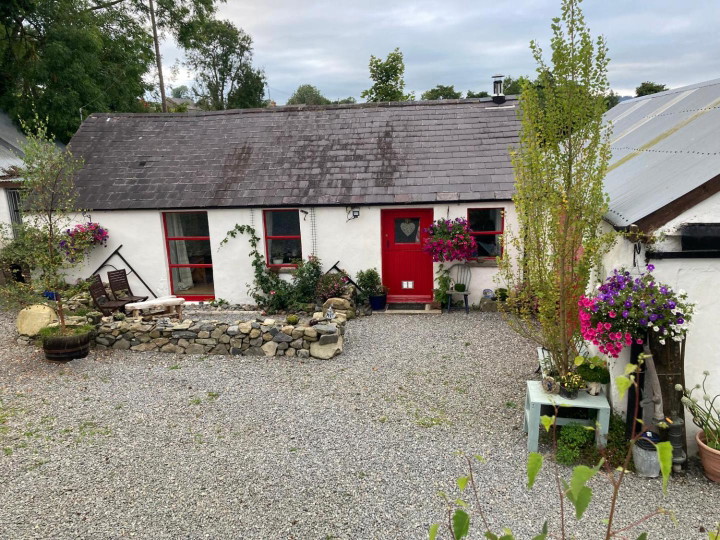 Stone Wall Cottage - Northern Ireland