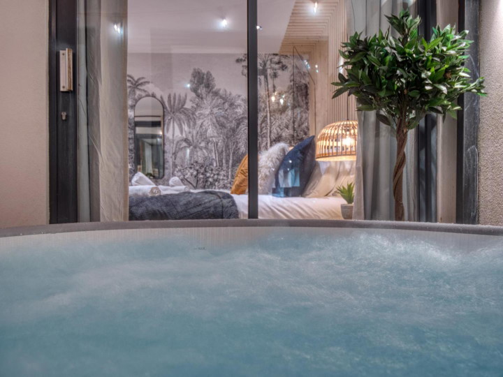 London Borough Market - Hot Tub, Arcade & Games - Central London