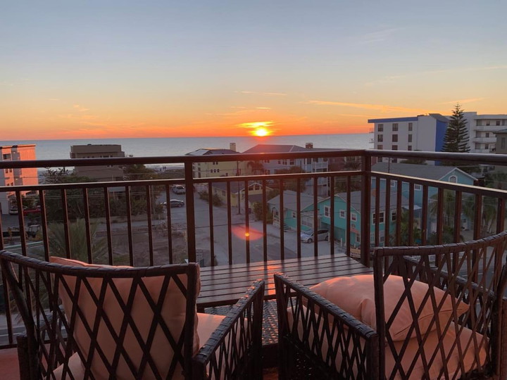 Gulf View Condo, Sleeps 6, Pool, Steps To Beach - Redington Beach