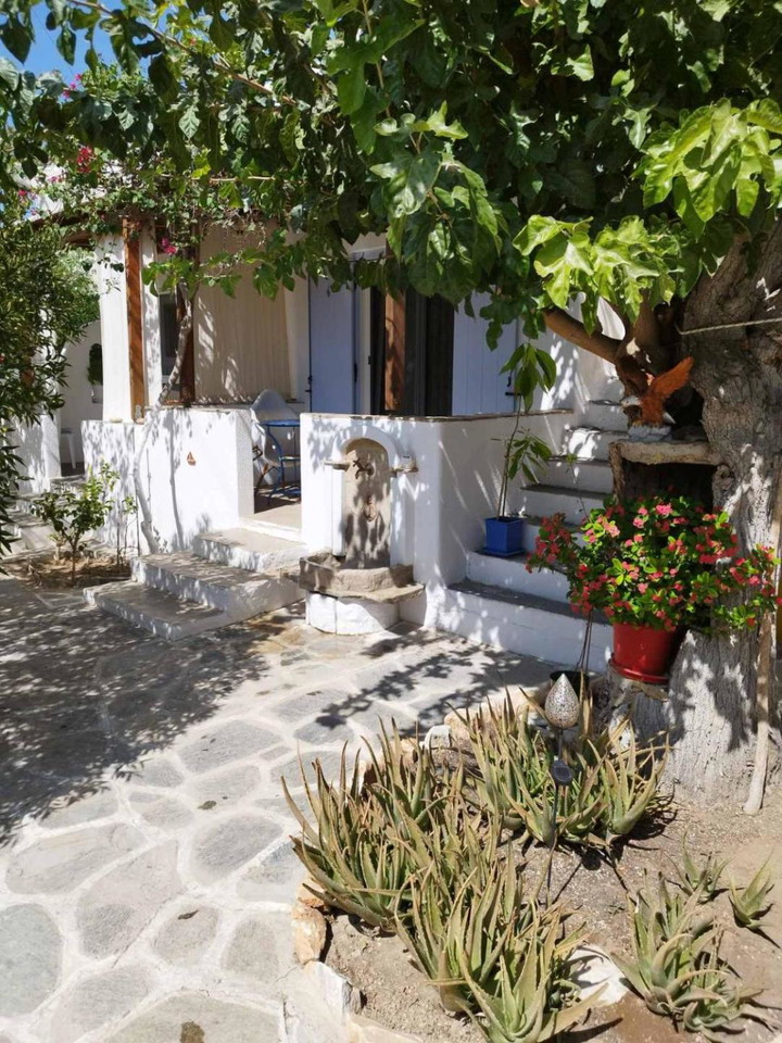 Iro's Cute House - Paros