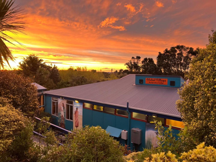 Global Village Travellers Lodge - West Coast
