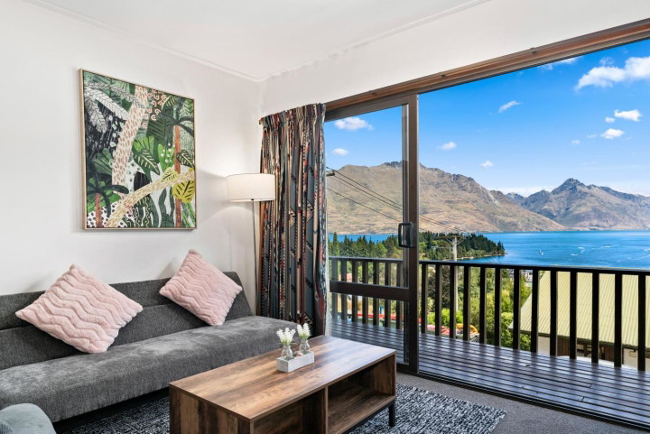 Town Centre Location With Stunning View - Unit 8 - Queenstown