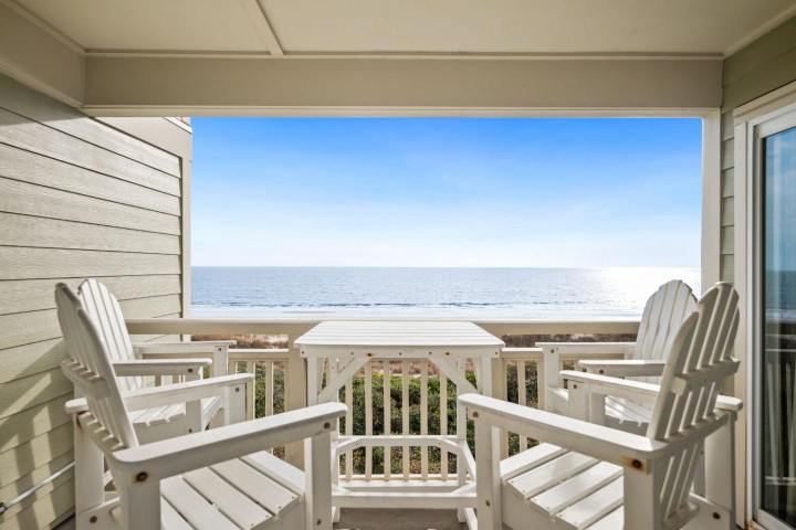 Beach Retreat By Oak Island Accommodations - Bald Head Island, NC