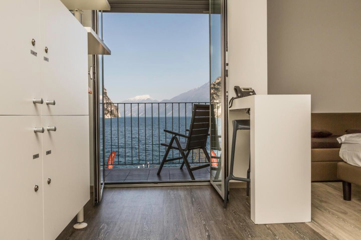 Campione Univela Rooms & Beds - Private Beach - Malcesine