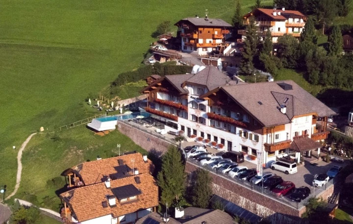 Hotel Interski - Canazei