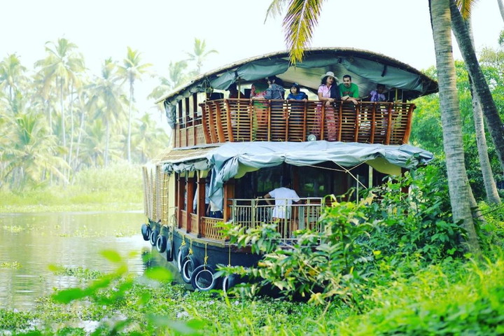 Rajahamsam Houseboat - Kumarakom