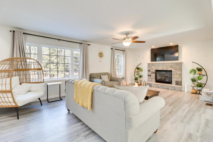 3 Mi To Kalahari: Pocono Summit Home W/ Pool Table - Mount Pocono, PA