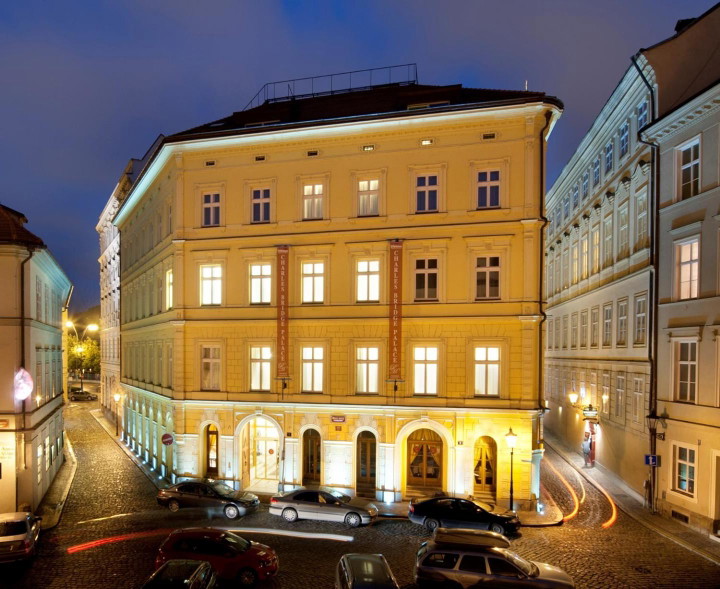 Charles Bridge Palace - Prague