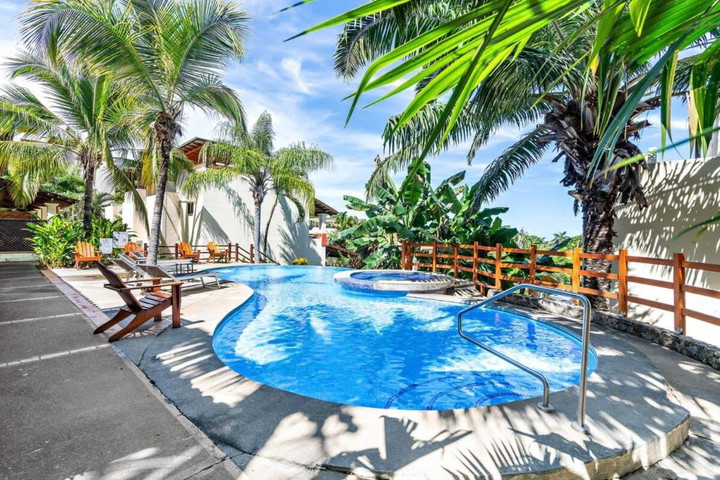 Modern Split-level 2-bedroom Condo With Pools, Terrace & Easy Beach Access - Playa Hermosa