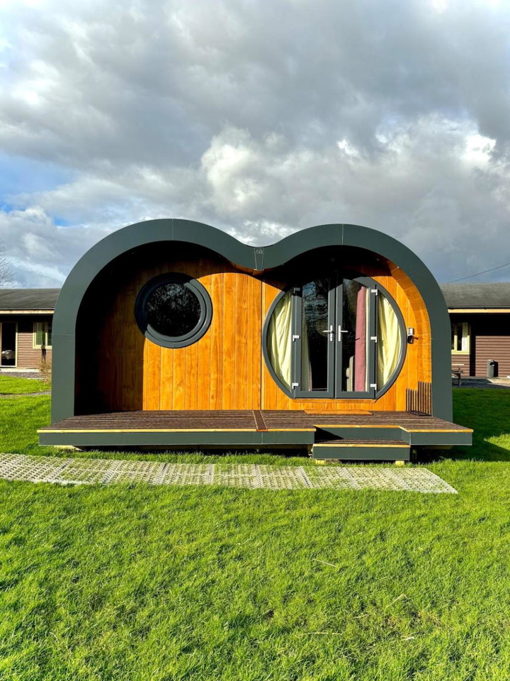 Hazel Hobbit Pod At Cowbridge Cabins - ウェールズ