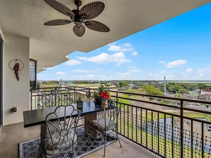Spacious Lakefront Condo In Kissimmee - St. Cloud, FL