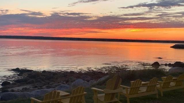 Whispering Waves Cottages - Nova Scotia