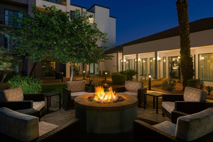 Courtyard By Marriott Phoenix Airport - Phoenix