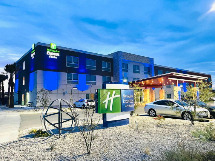 Holiday Inn Express & Suites Blythe By Ihg - Blythe, CA