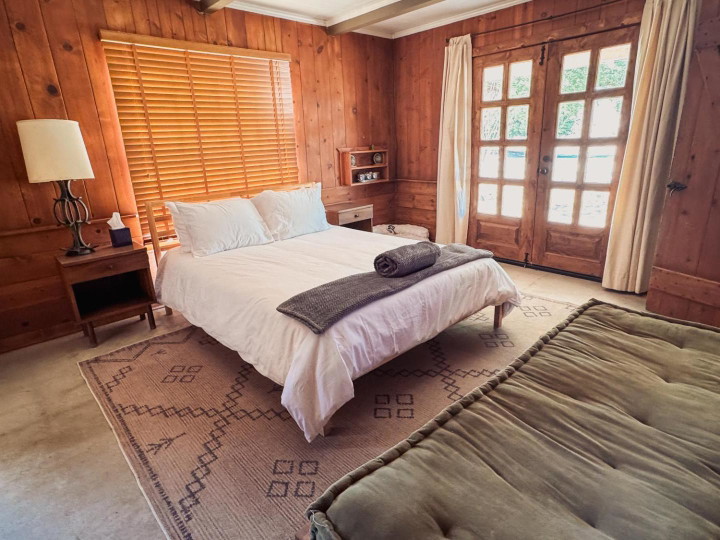 Room 1 - Downtown Joshua Tree Motel - Pet Friendly - Walk To Shops & Visitor Center, Minutes To Park Entrance - Joshua Tree National Park
