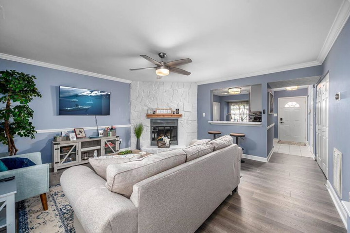 Cozy End Unit Townhouse 1 Mile From Downtown Cary - Cary, NC