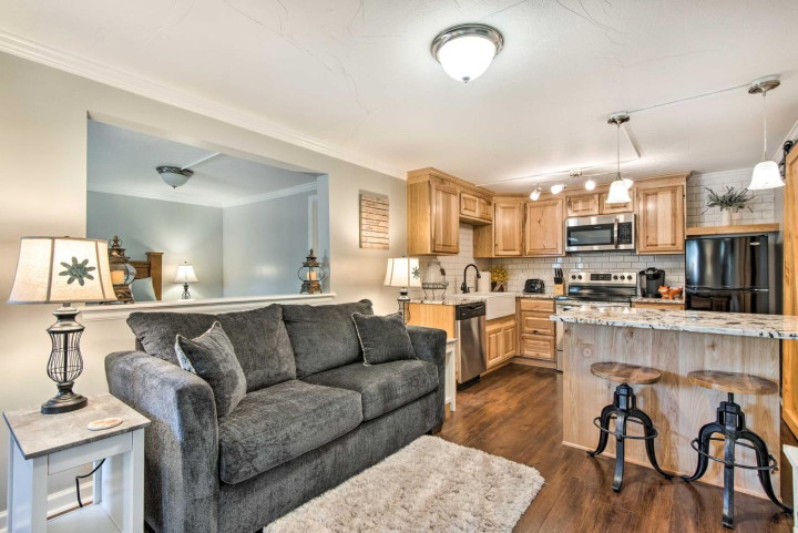 11 Mi To Denver Zoo: Lakewood Studio W/ Fire Pit! - Littleton, CO