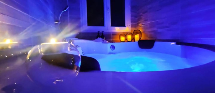 A L'orée Des Pins - Gite Et Spa De 30 M2- Options Home Cinéma, Romantique - Le Castellet