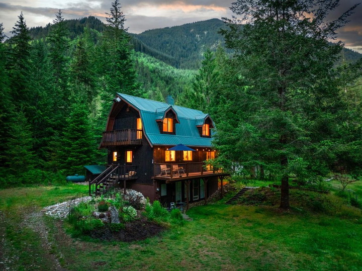 Secluded North Cascades Retreat 14-acres, Private Trail, Hot Tub, Ev Charger - North Cascades National Park