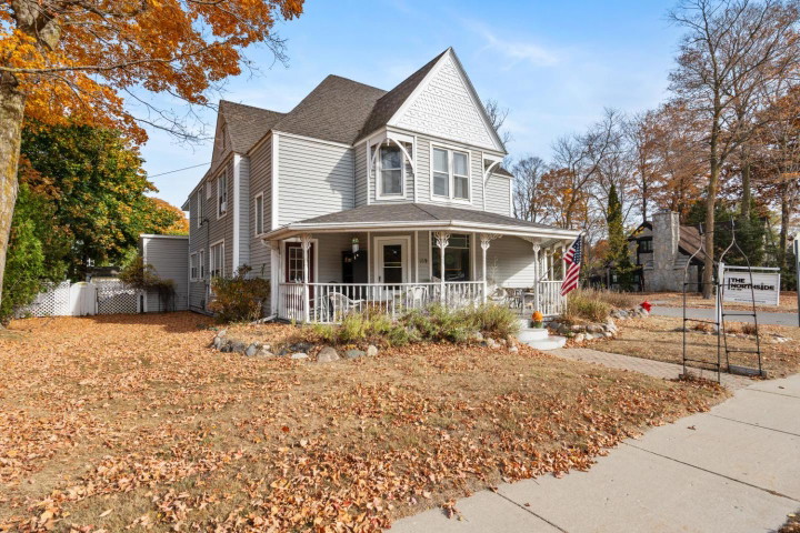 Charlevoix House - The Northside - Charlevoix, MI