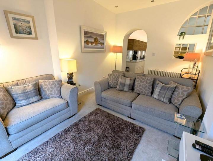 2 Bedroom Unique Converted Constabulary - Nantwich