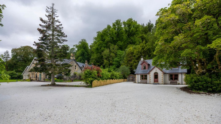 The Log Cabin At Rokeby Manor - Loch Ness