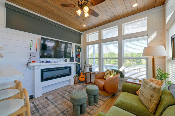 Lake Norman Views! Tiny Home W/ Deck - Denver, NC